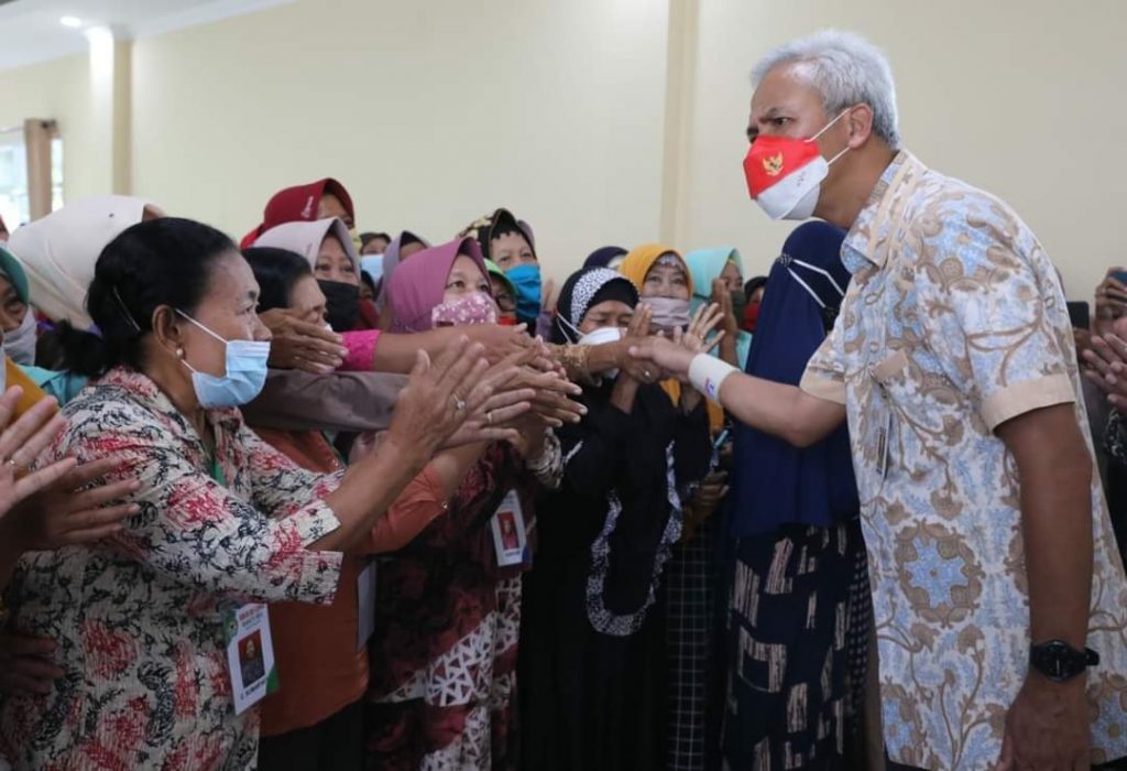 Sambut Kedatangan Ganjar Pranowo, Warga Kedungkelor Histeris - Primetimes