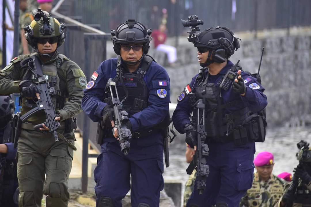 Dankormar Sandang Dua Brevet Anti Teror Denjaka dan Tri Media - Primetimes