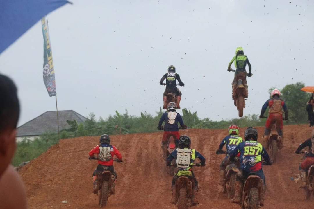 Pembalap Motocross Yonif 10 Marinir Juarai Enduro TAC 2024 Batam ...