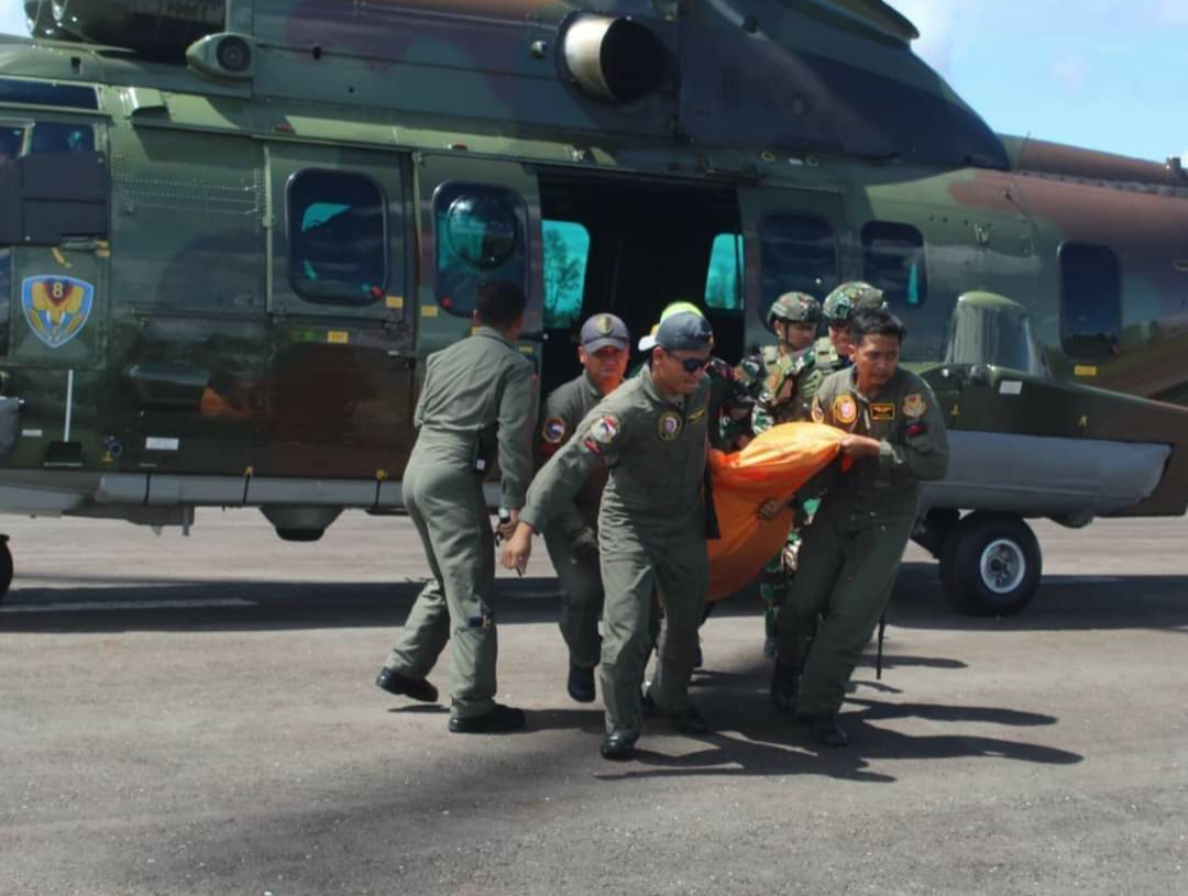 Gunakan Helikopter, TNI AU Bantu Evakuasi Jenazah Pilot MD 500 ER di ...