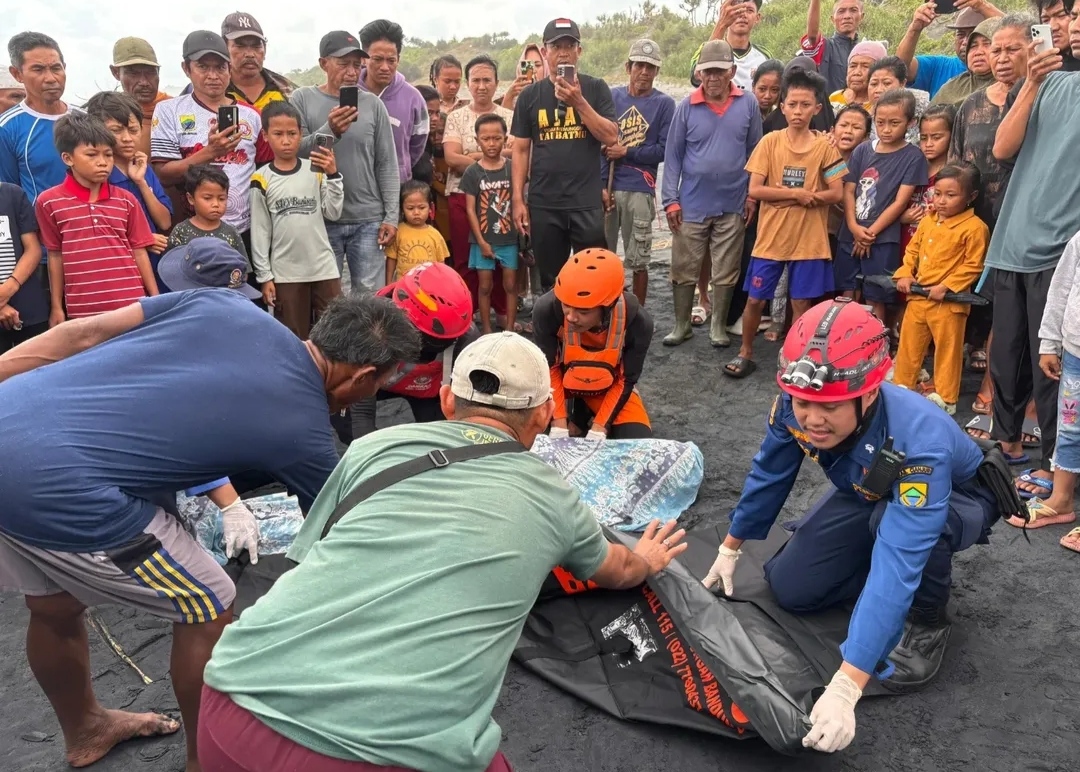 Tim SAR Gabungan Temukan Satu Jenazah Korban KM Elang Samudera yang Terbalik di Perairan Cianjur ...